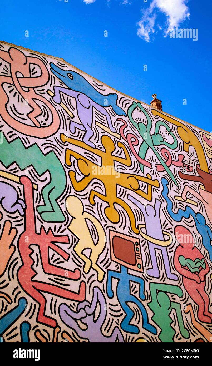 Keith haring mural hi-res stock photography and images - Alamy
