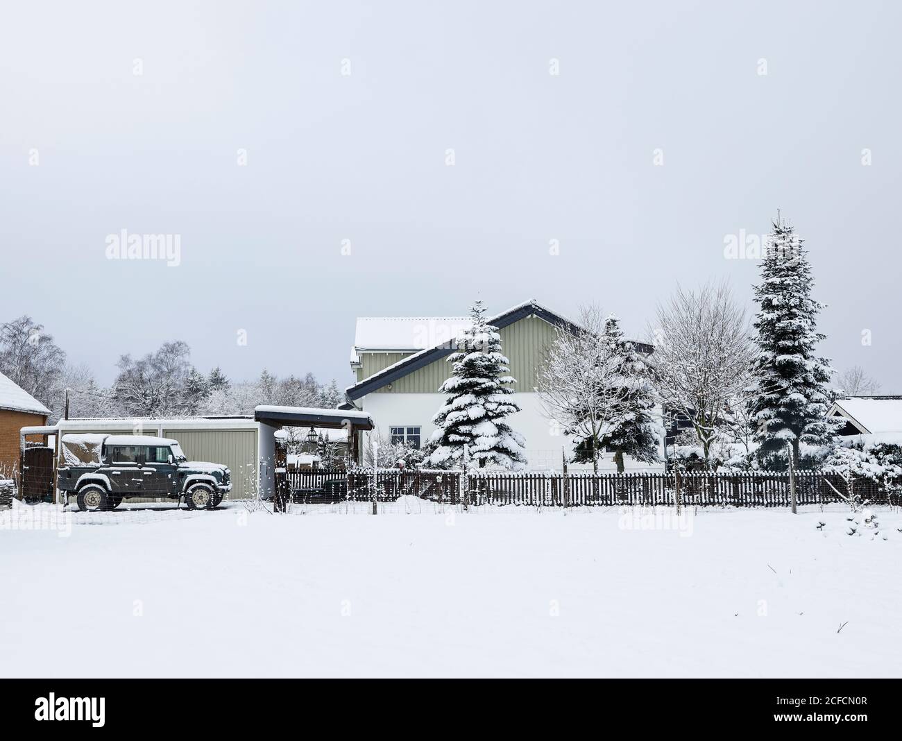 Country house in the snow Stock Photo - Alamy