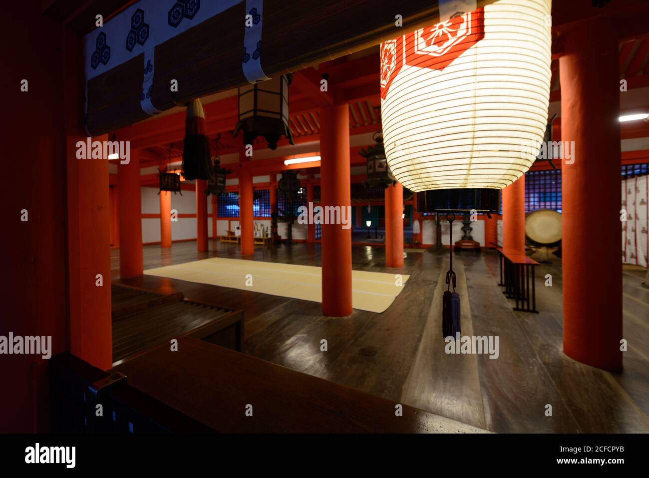 Elements of interior of oriental shrine Stock Photo - Alamy