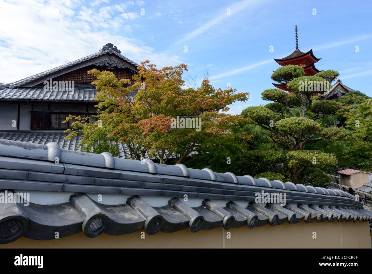 Traditional japanese temple hi-res stock photography and images - Alamy