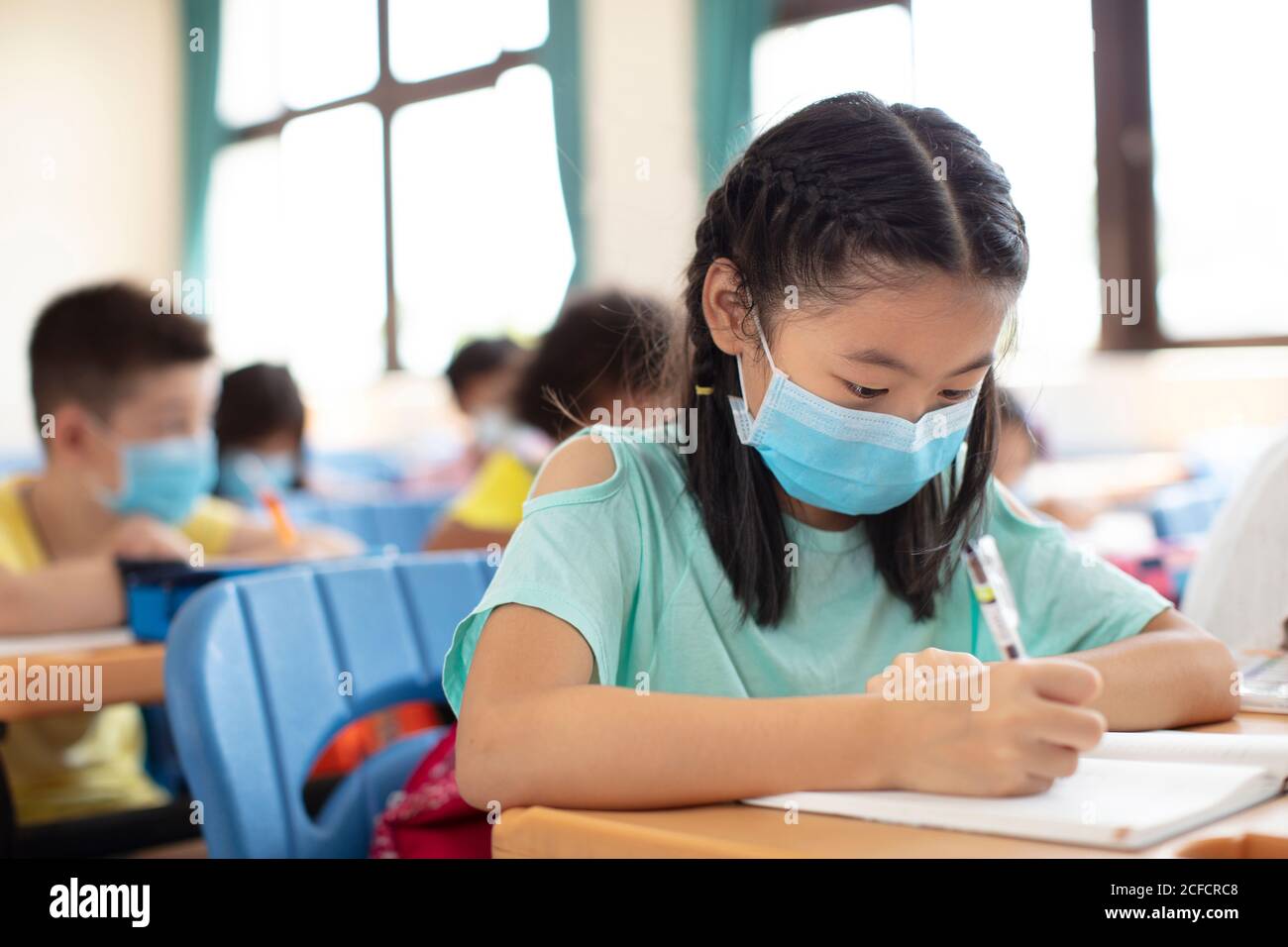 Student students mask hi-res stock photography and images - Alamy