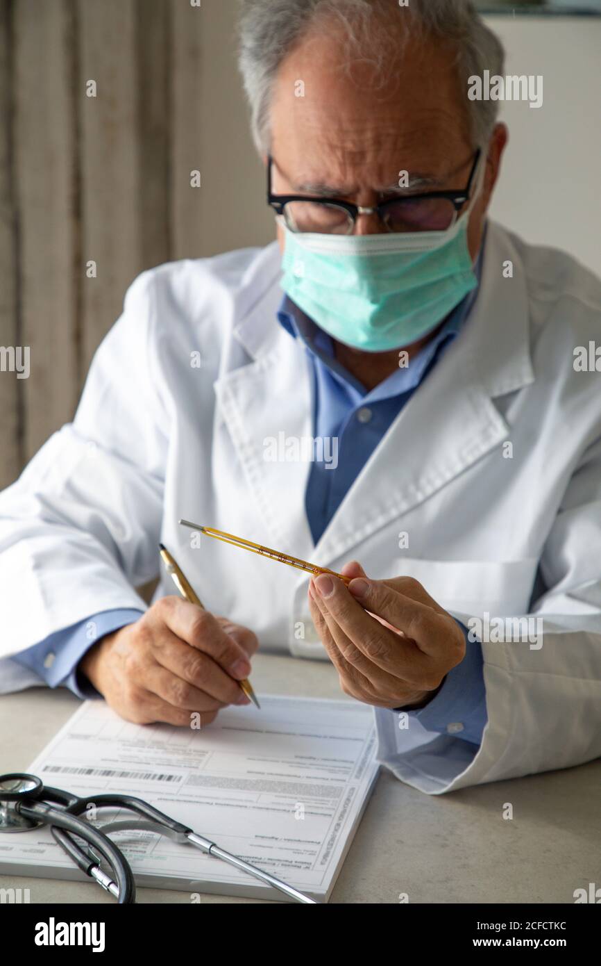 Male patient hospital gown hi-res stock photography and images - Alamy