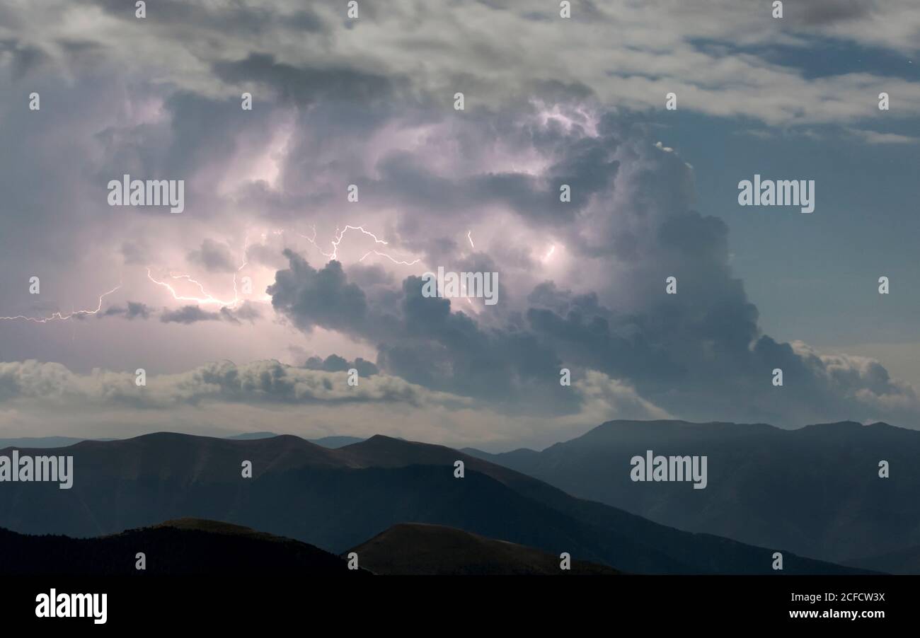 Lightning over mountain hi-res stock photography and images - Alamy
