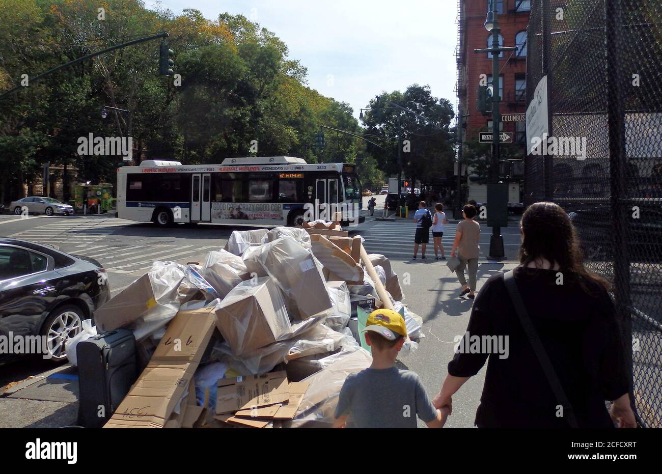 Nyc trash hi-res stock photography and images - Alamy