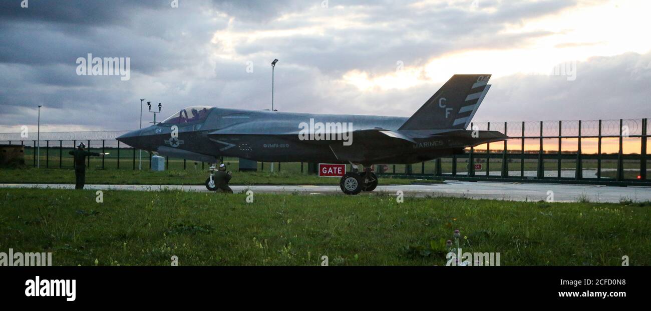 Maj. Gregg Borman of Tracy, CA completes a hot-brake check in the F-35B ...