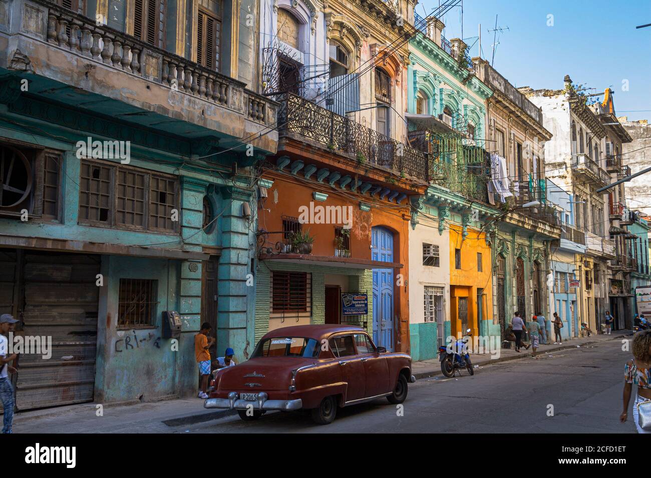Colorful Cuban alley with old colonial house facades, Old Havana, Cuba ...