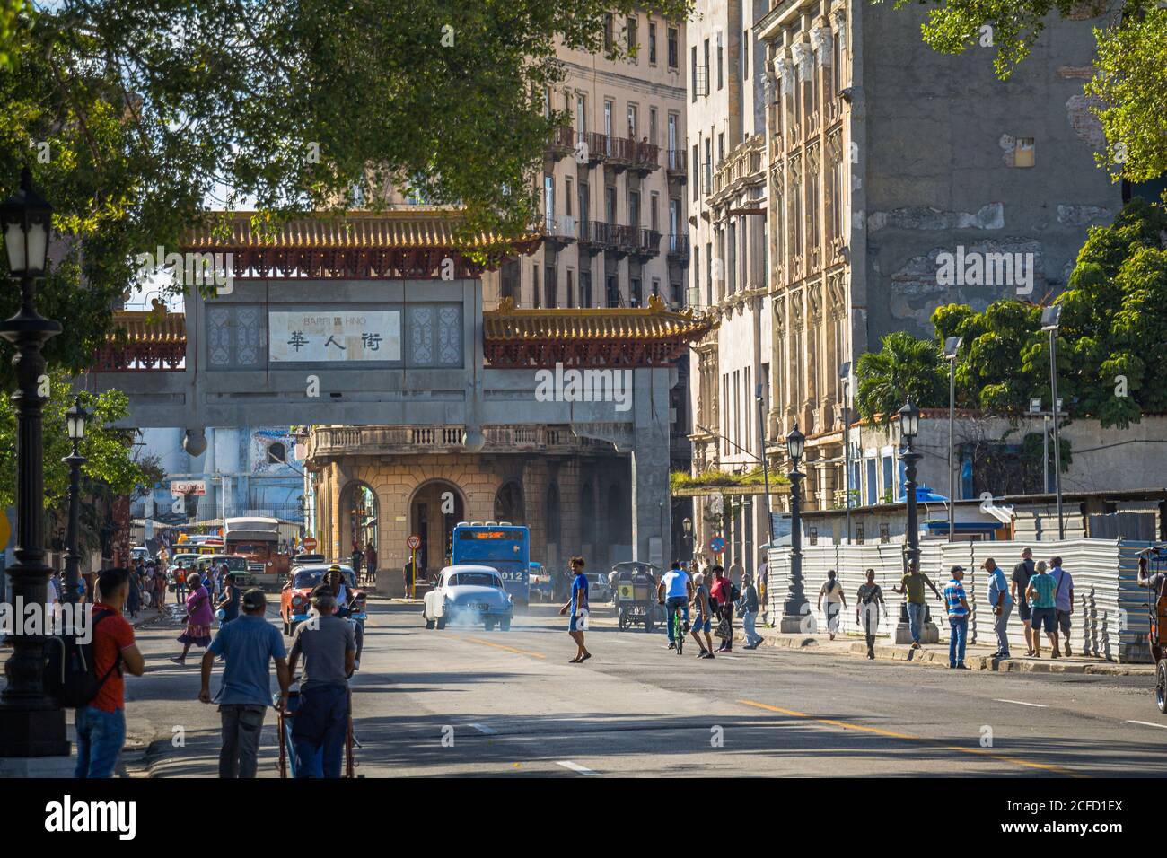Old chinese gate hi-res stock photography and images - Alamy