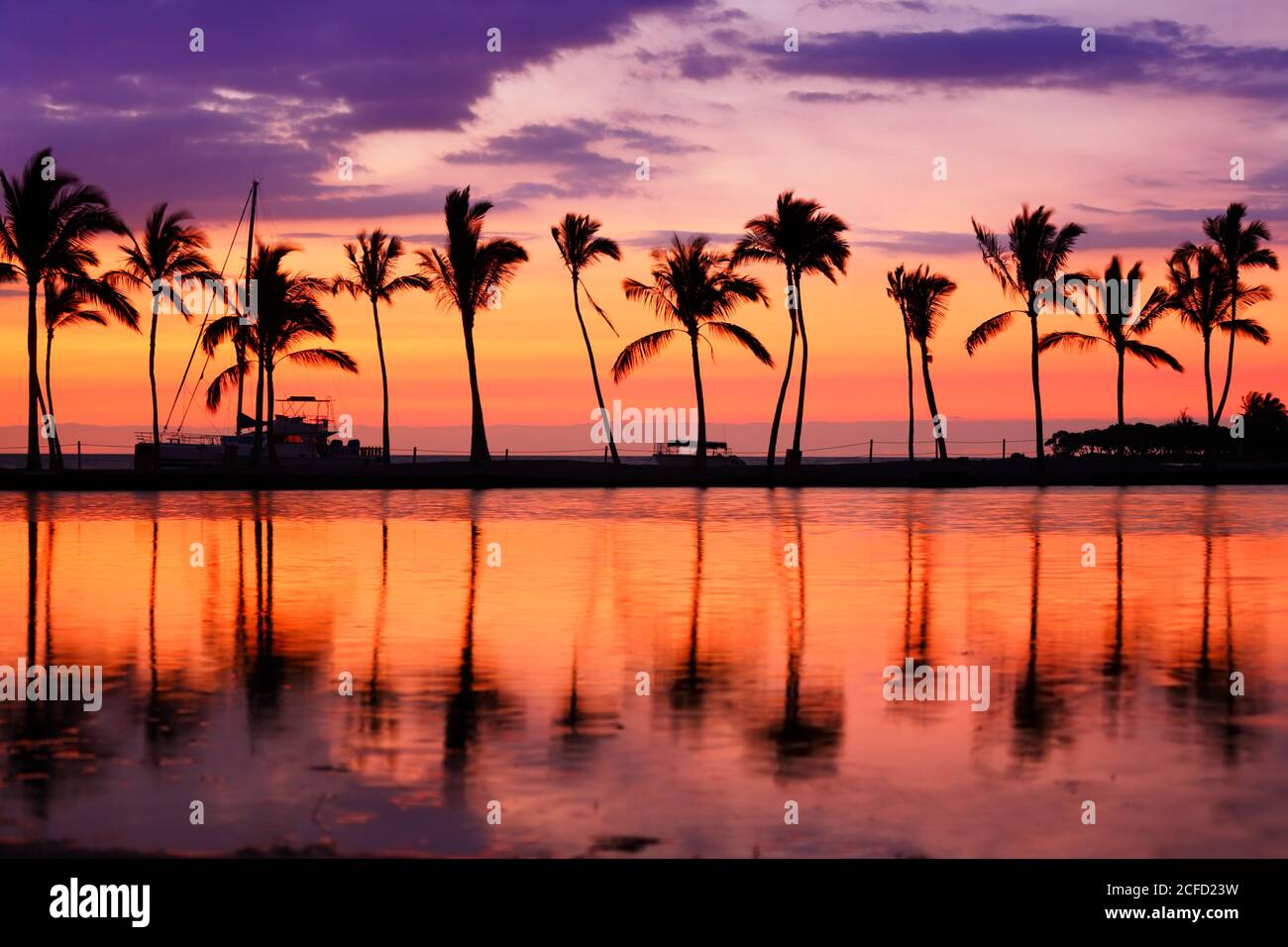 Hawaii beach sunset - tropical paradise landscape Stock Photo - Alamy