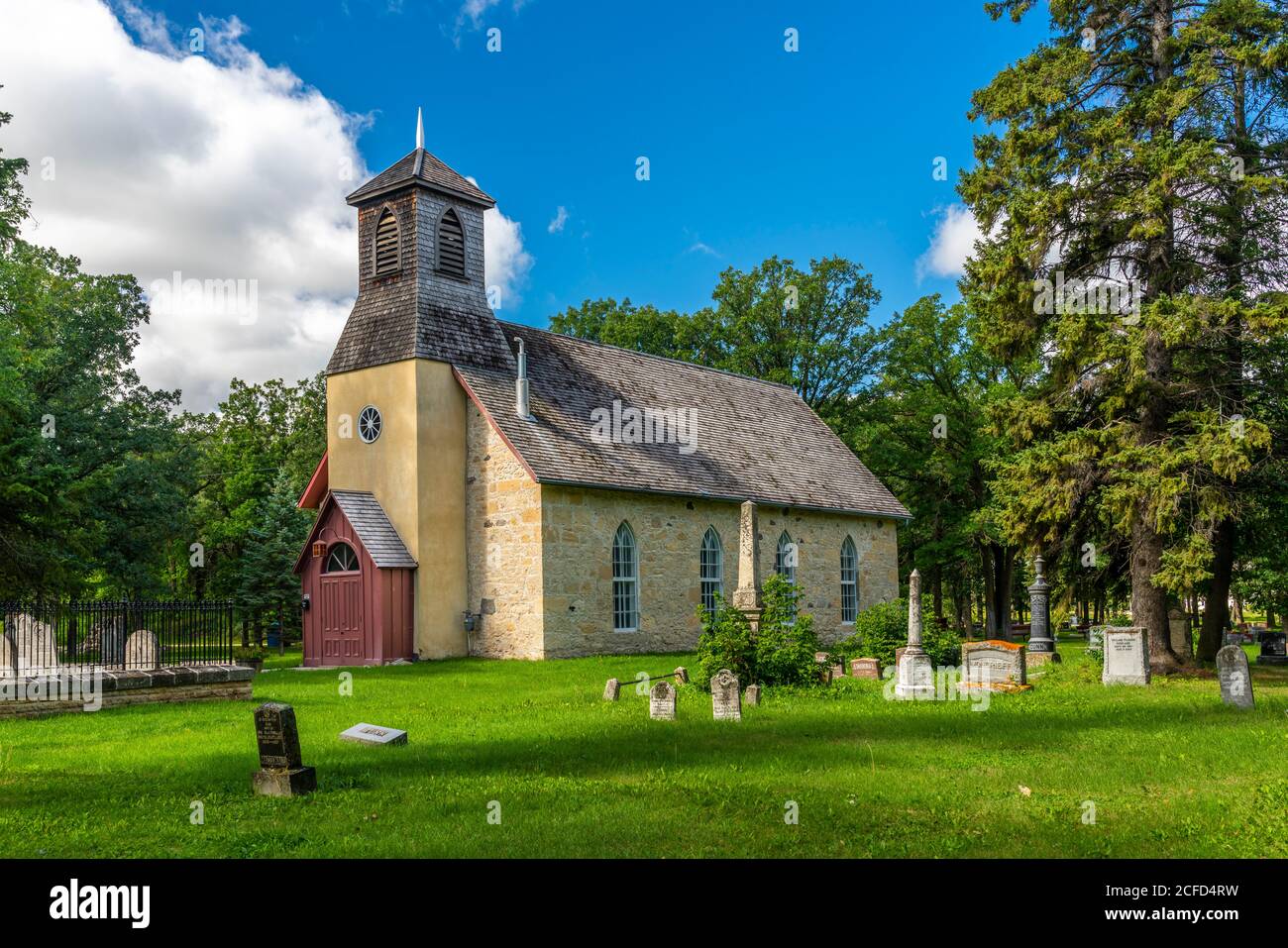 Little church cemetery hi-res stock photography and images - Alamy