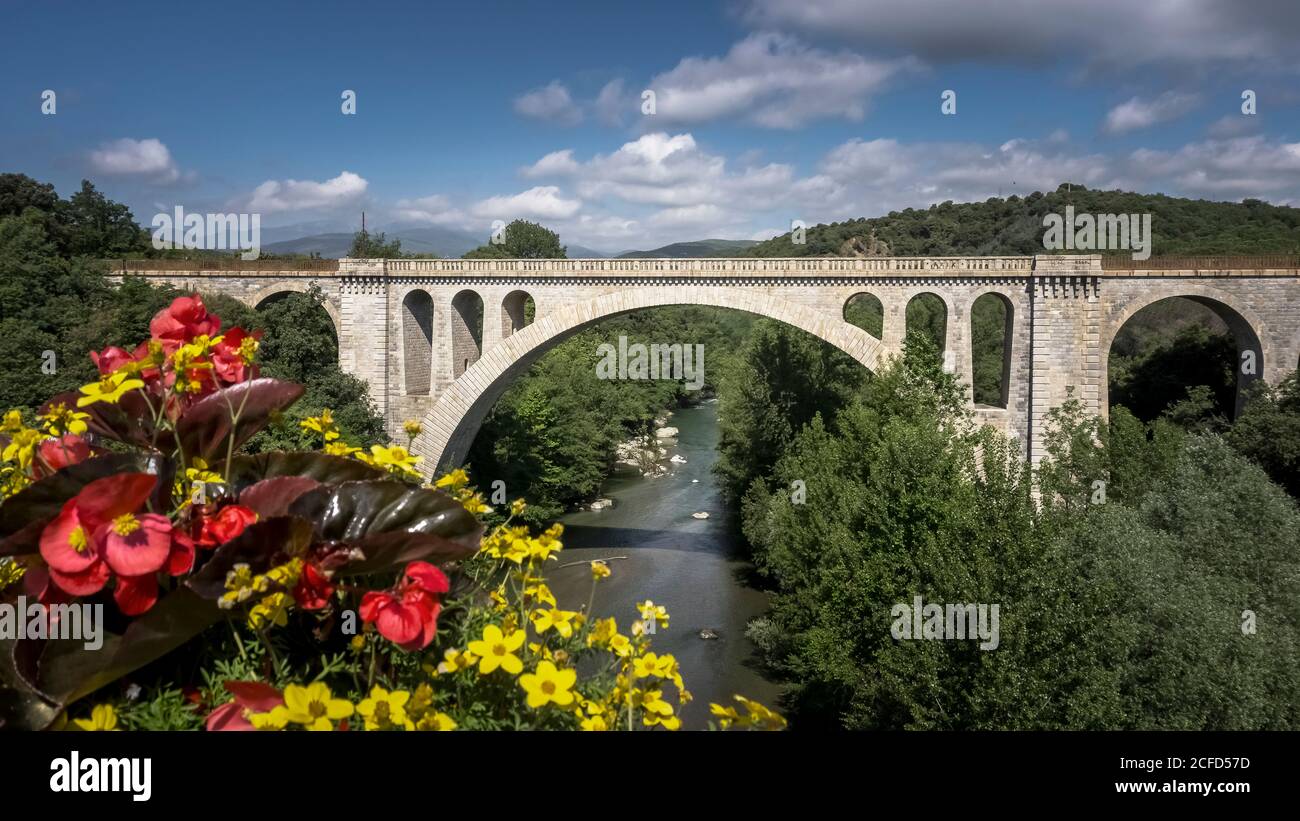 Old narrow bridge hi-res stock photography and images - Alamy