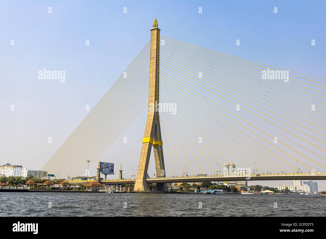Golden rama viii bridge over the chao phraya river hi-res stock ...
