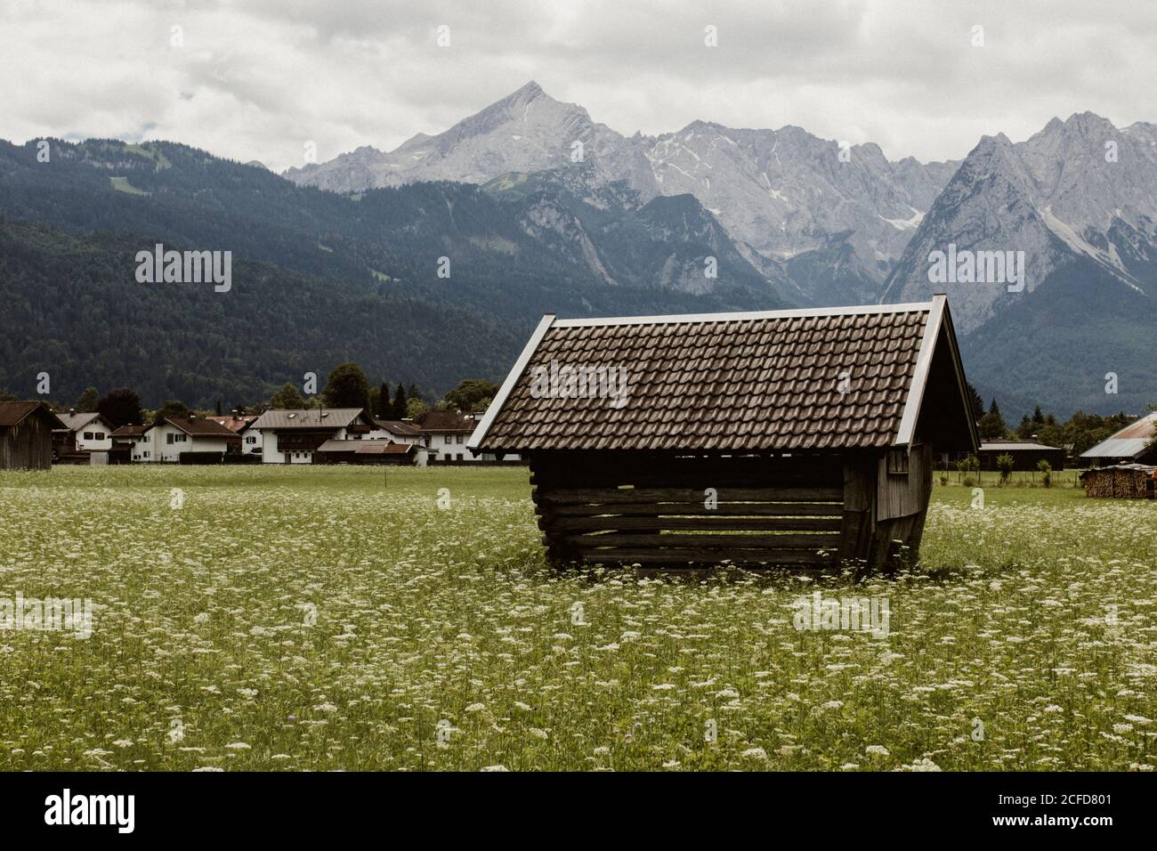 Wooden hay barn hi-res stock photography and images - Alamy