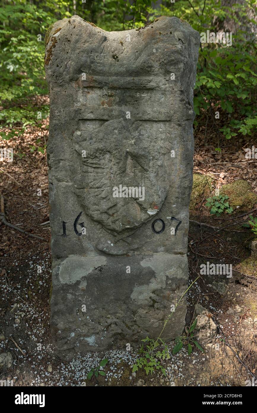 Border stone hi-res stock photography and images - Alamy