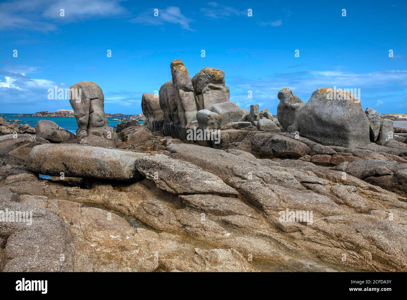 Different shape rocks hi-res stock photography and images - Alamy