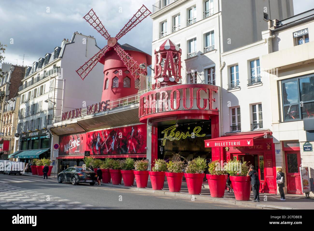 Moulin rouge paris hi-res stock photography and images - Alamy
