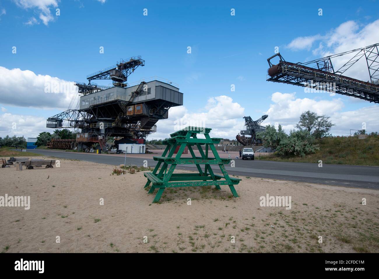 Crane placement hi-res stock photography and images - Alamy