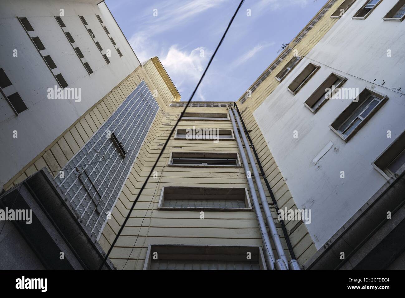 Facades residential buildings brick hi-res stock photography and images ...