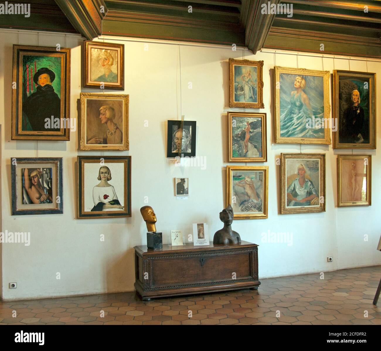 The Suzy Solidor portrait collection in the Grimaldi castle. Portraits ...