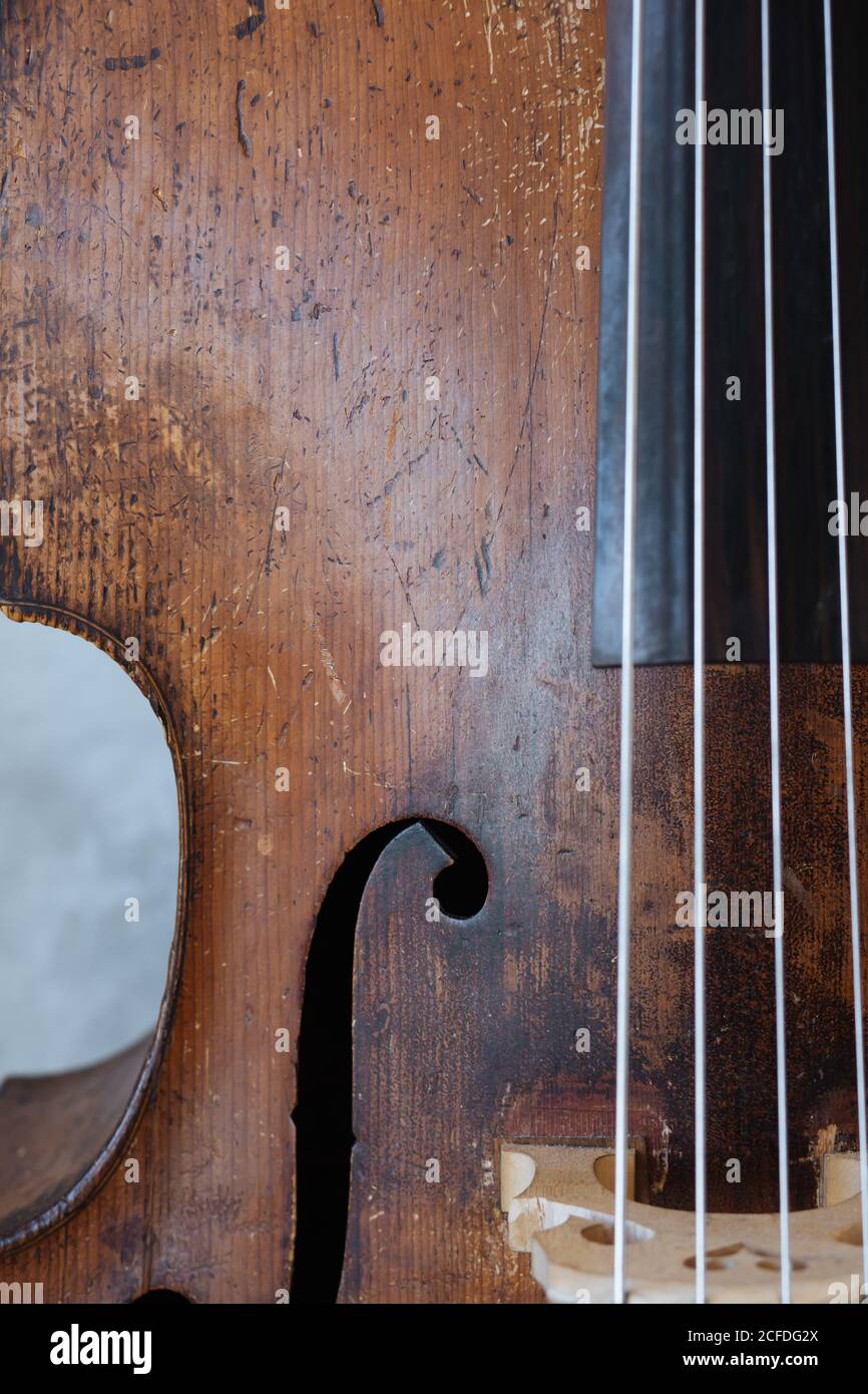 Brown wooden violin against wall Stock Photo - Alamy