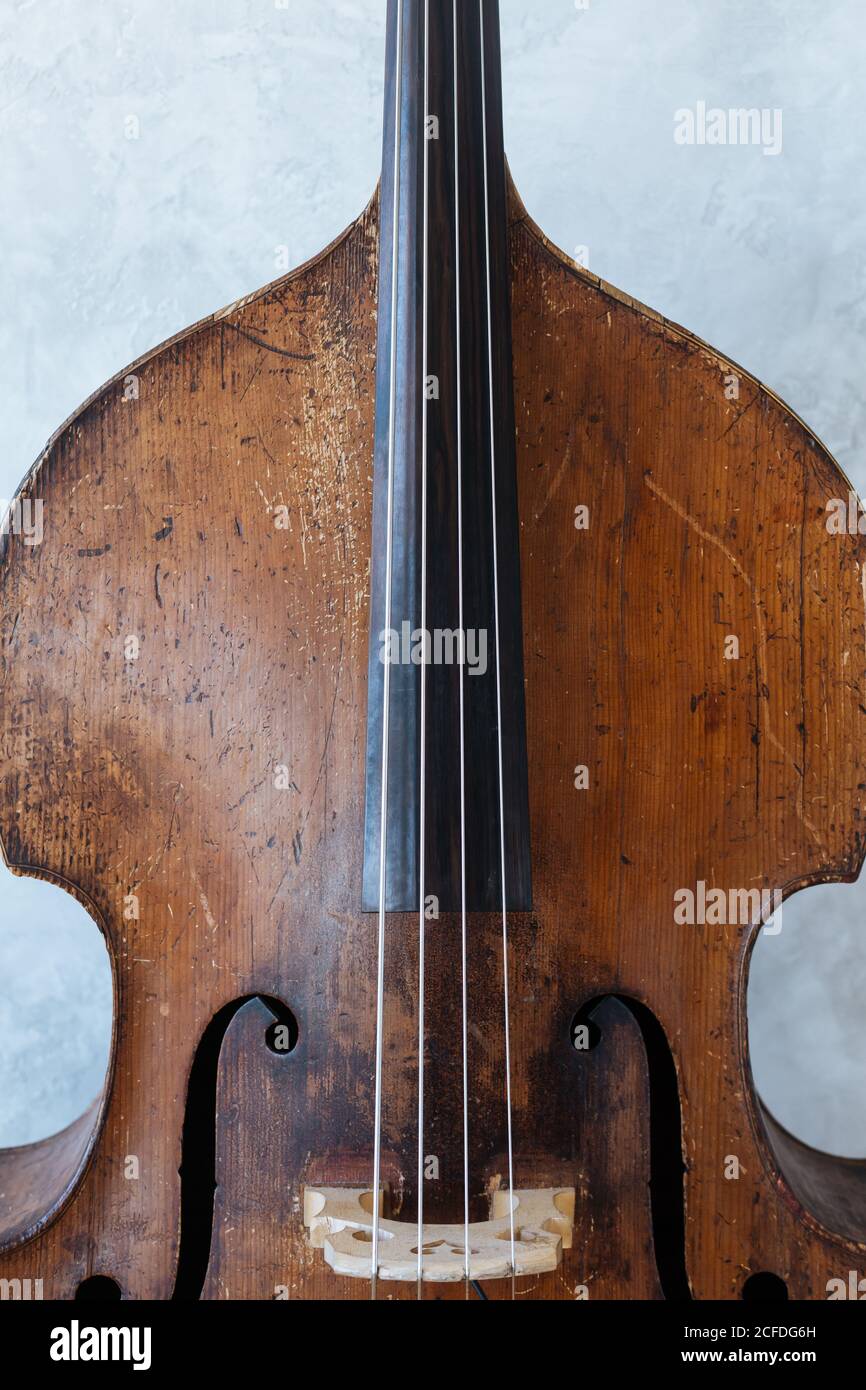 Brown wooden violin against wall Stock Photo - Alamy