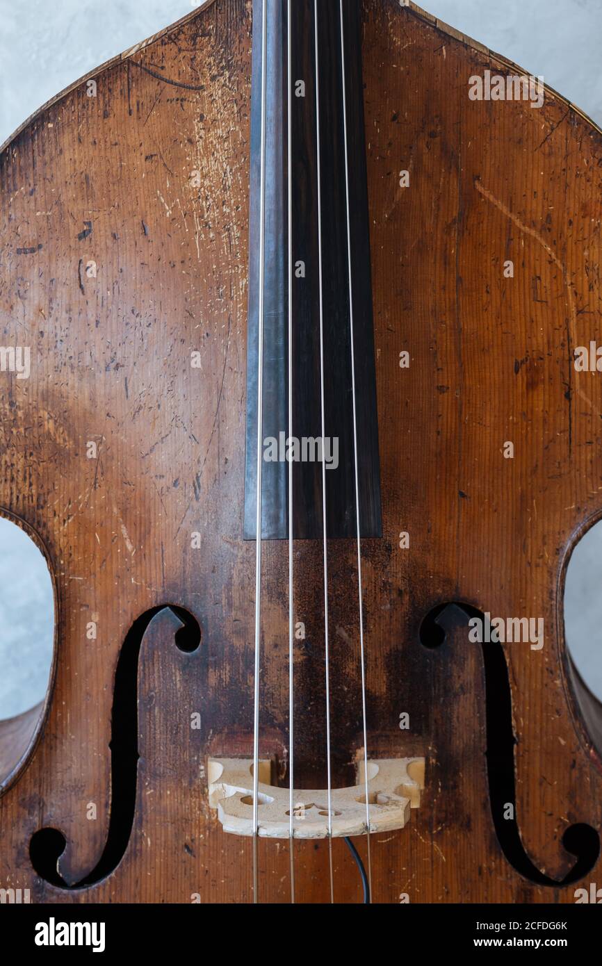 Brown wooden violin against wall Stock Photo - Alamy