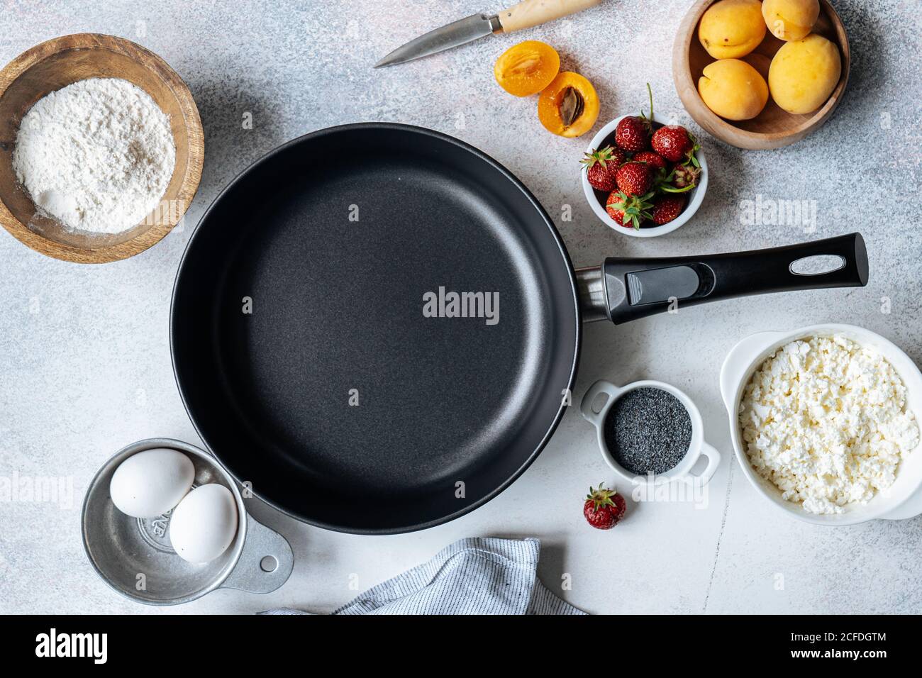 Dessert ingredients around frying pan Stock Photo - Alamy
