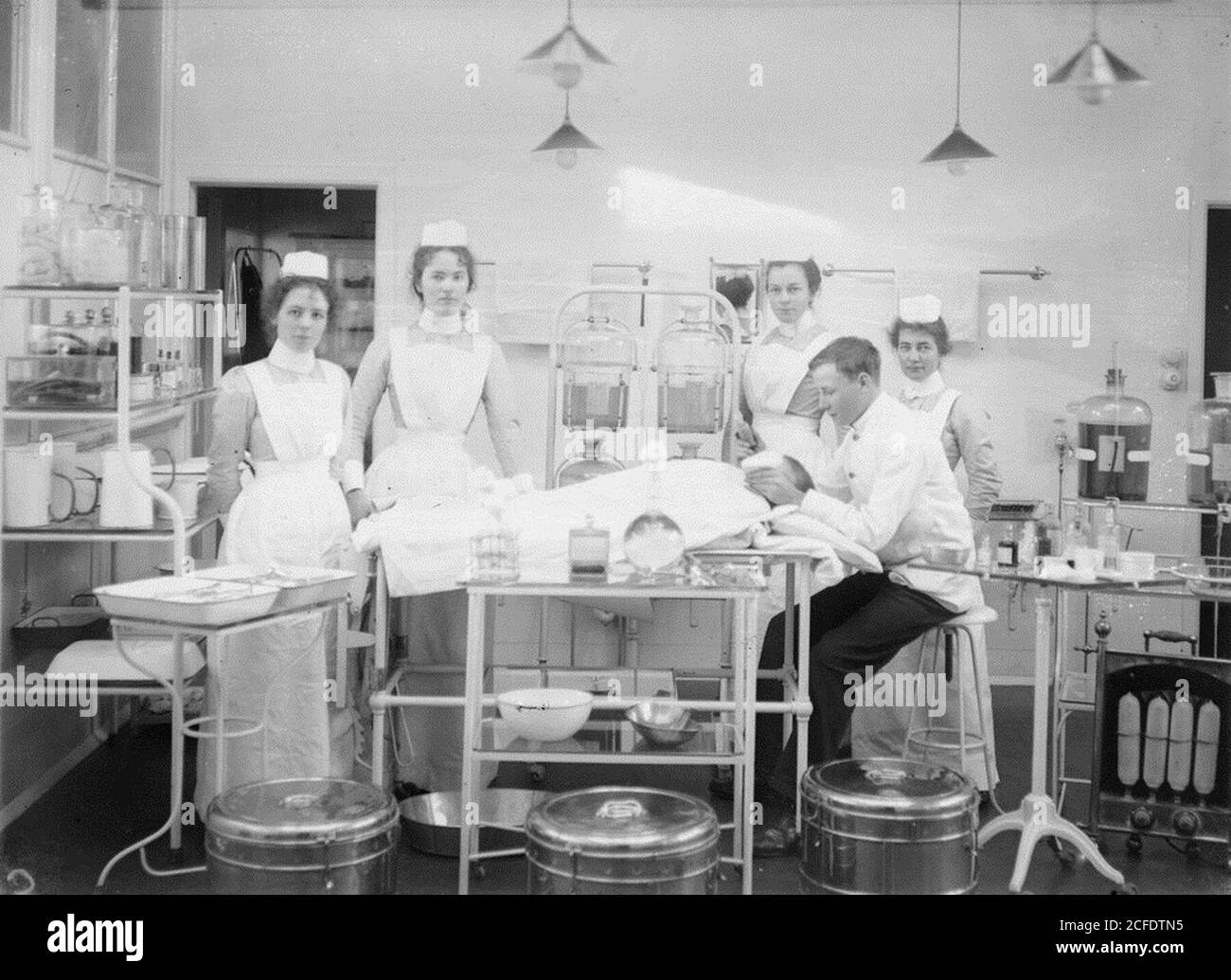 Operation theatre vintage hi-res stock photography and images - Alamy
