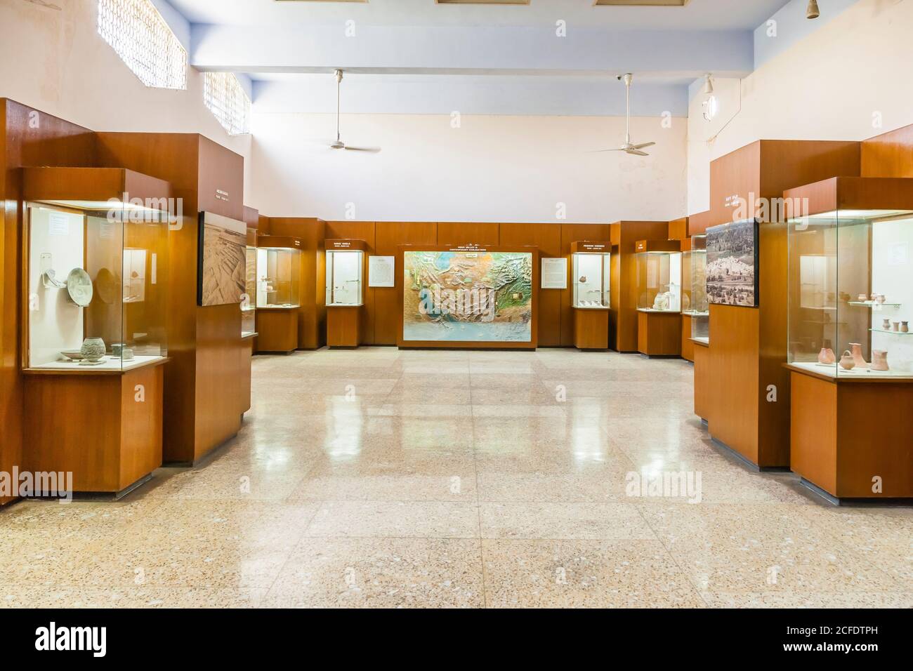 Prehistoric Gallery, interior of National Museum of Pakistan, Karachi ...