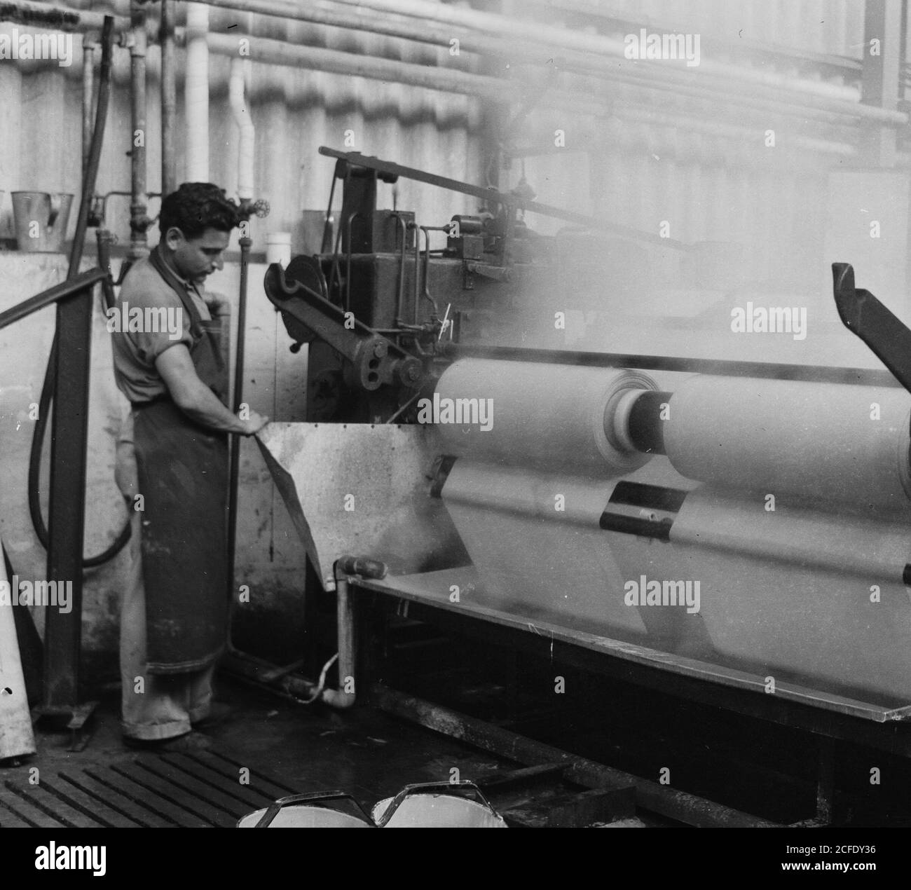 1920s factory worker hi-res stock photography and images - Alamy