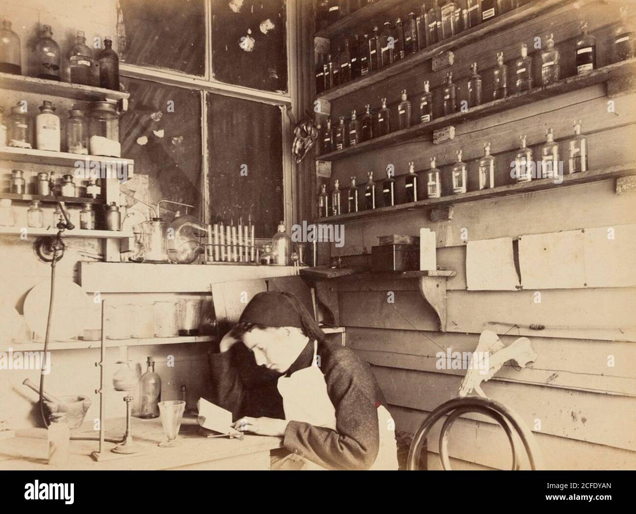Chemistry laboratory 1940s hi-res stock photography and images - Alamy