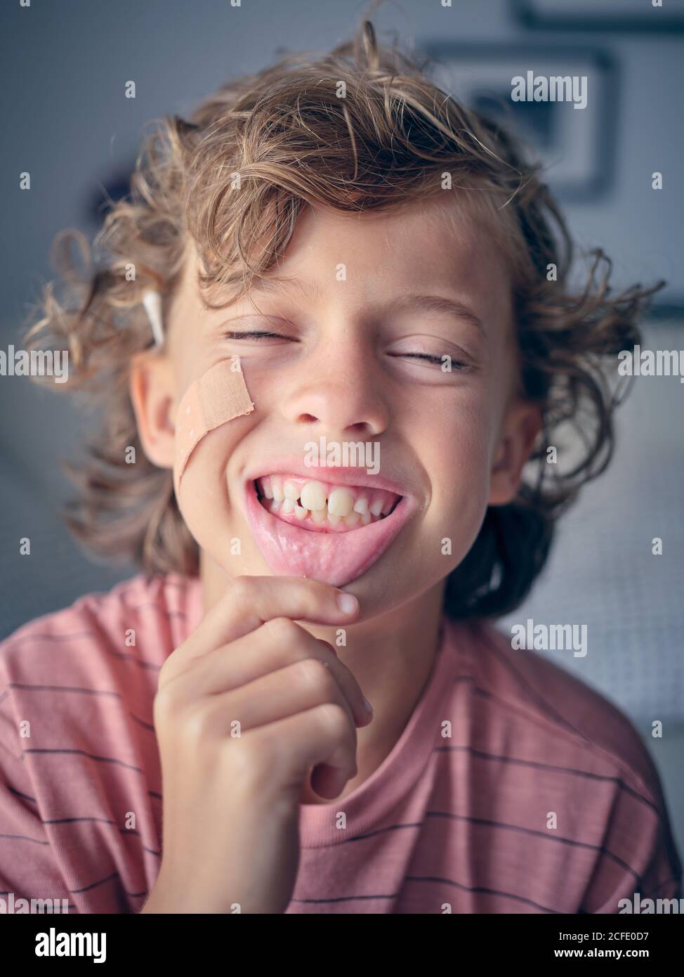 Wide tooth hi-res stock photography and images - Alamy