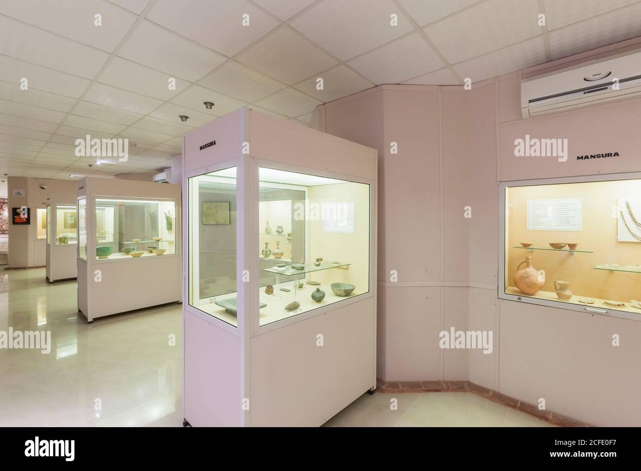 Interior of Islamic Art Gallery, ancient Islamic collections, National ...