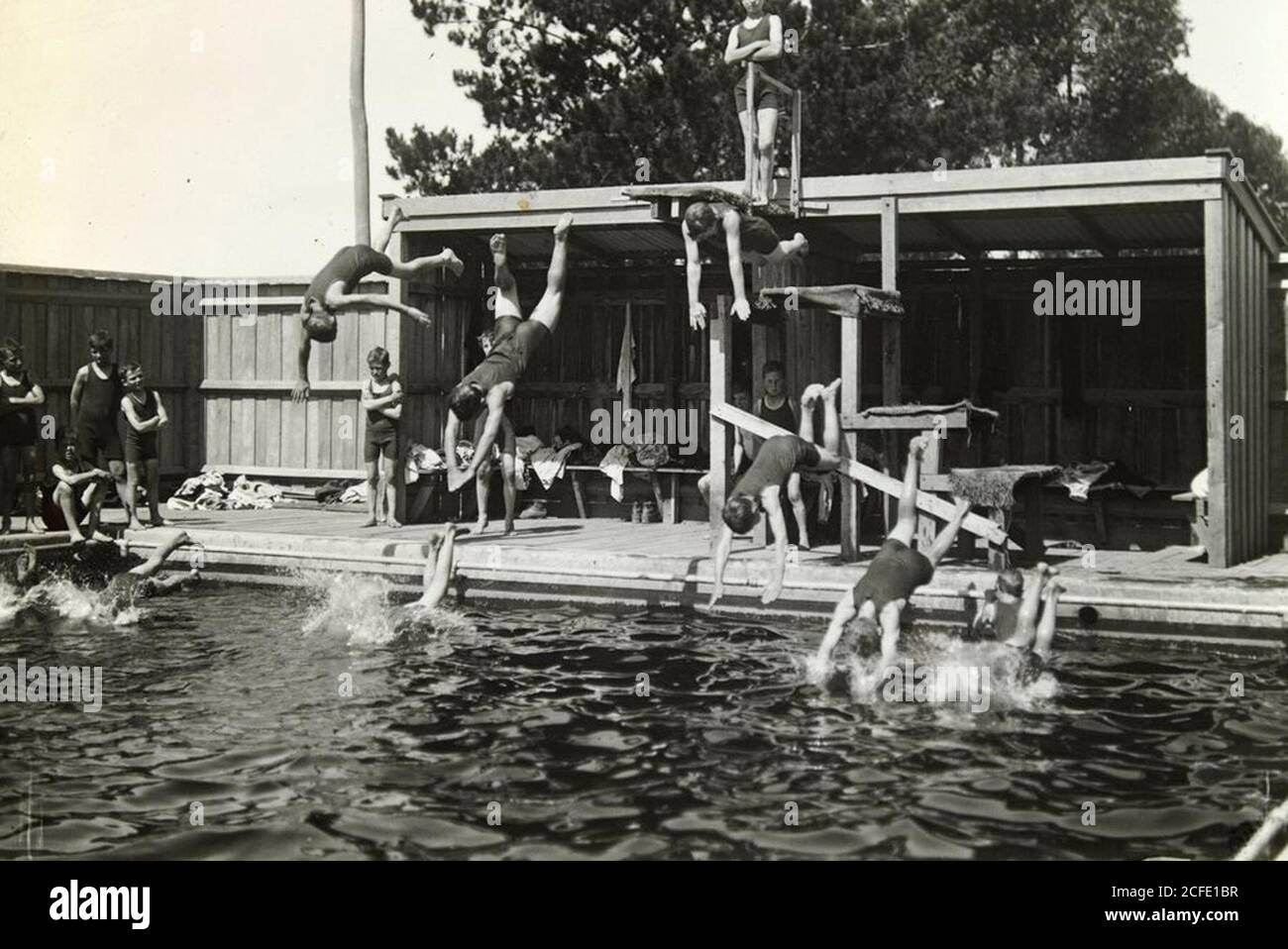 Diving vintage black white hi-res stock photography and images - Alamy