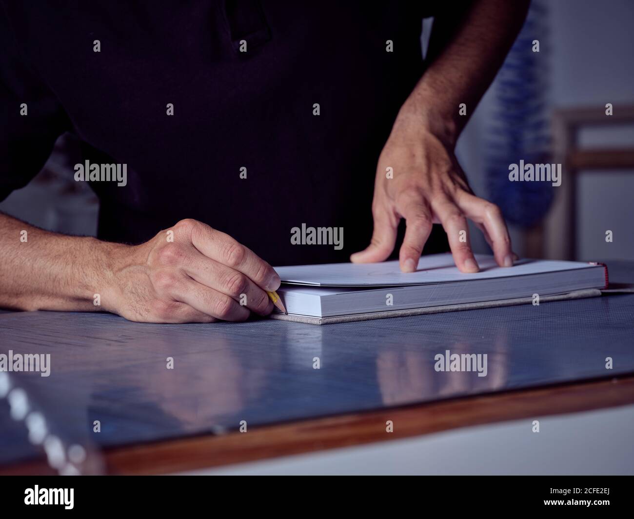 Bookbinding workshop hi-res stock photography and images - Alamy