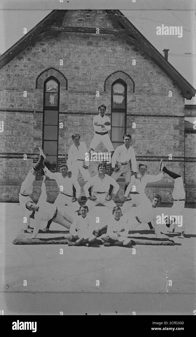 Human pyramid retro hi-res stock photography and images - Alamy