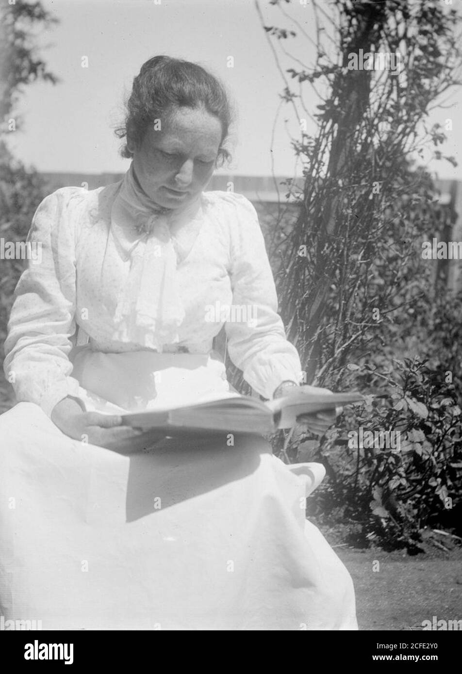 Black Woman Reading 1940s High Resolution Stock Photography and Images ...
