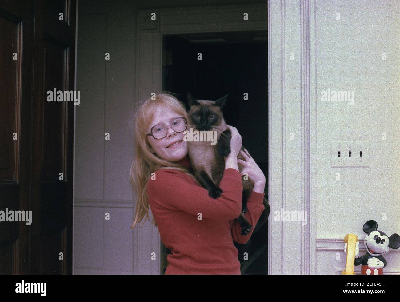 "Amy Carter with her cat, Misty Malarky Ying Yang ca. 02/03/1978 Stock ...