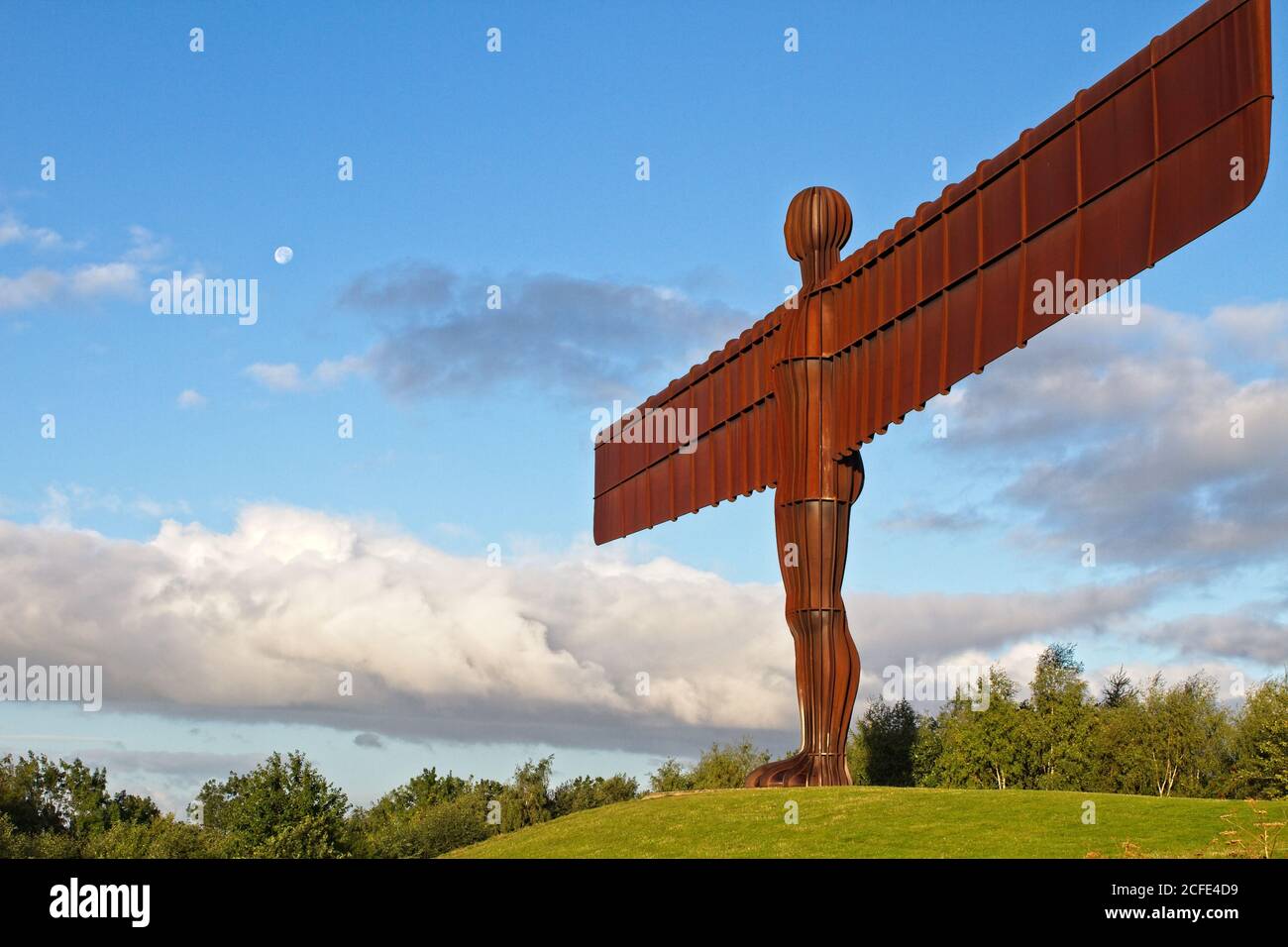The landmark iconic Angel of the North statue in Gateshead, Tyne and ...