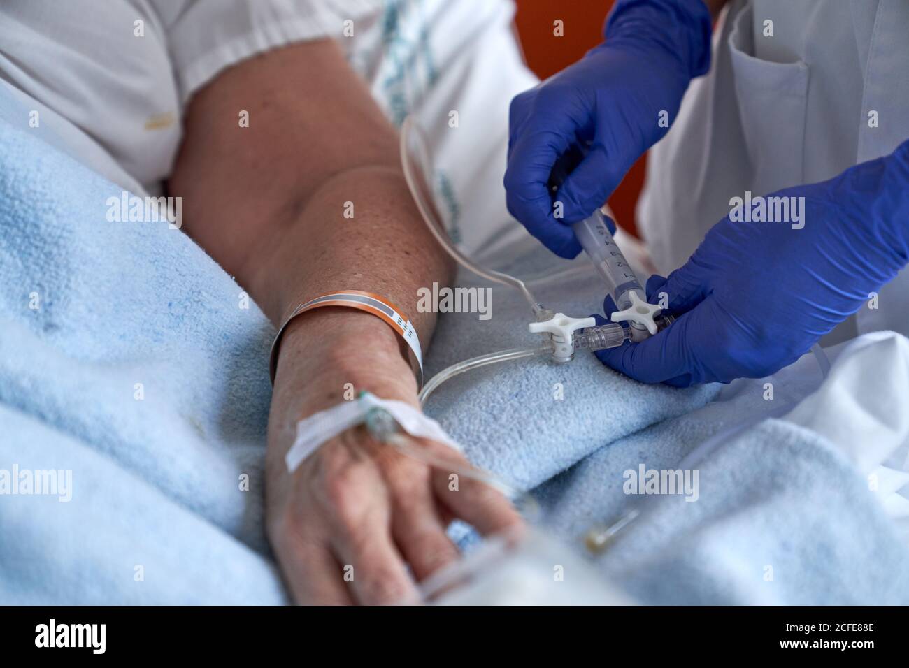 Medication By Cannula High Resolution Stock Photography and Images - Alamy