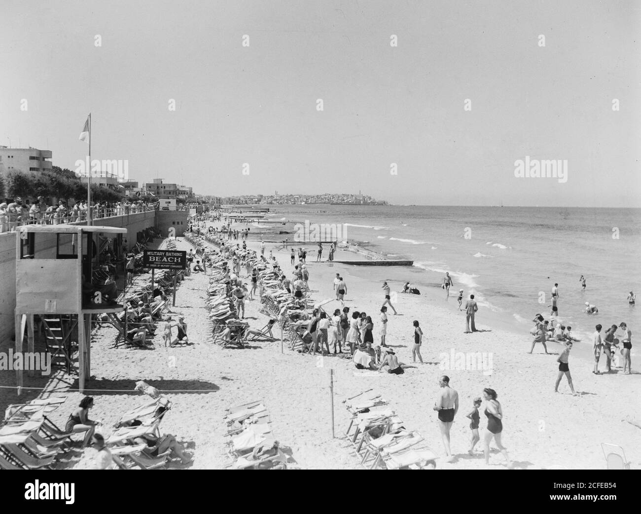 Tel aviv palestinian israeli beach hi-res stock photography and images ...