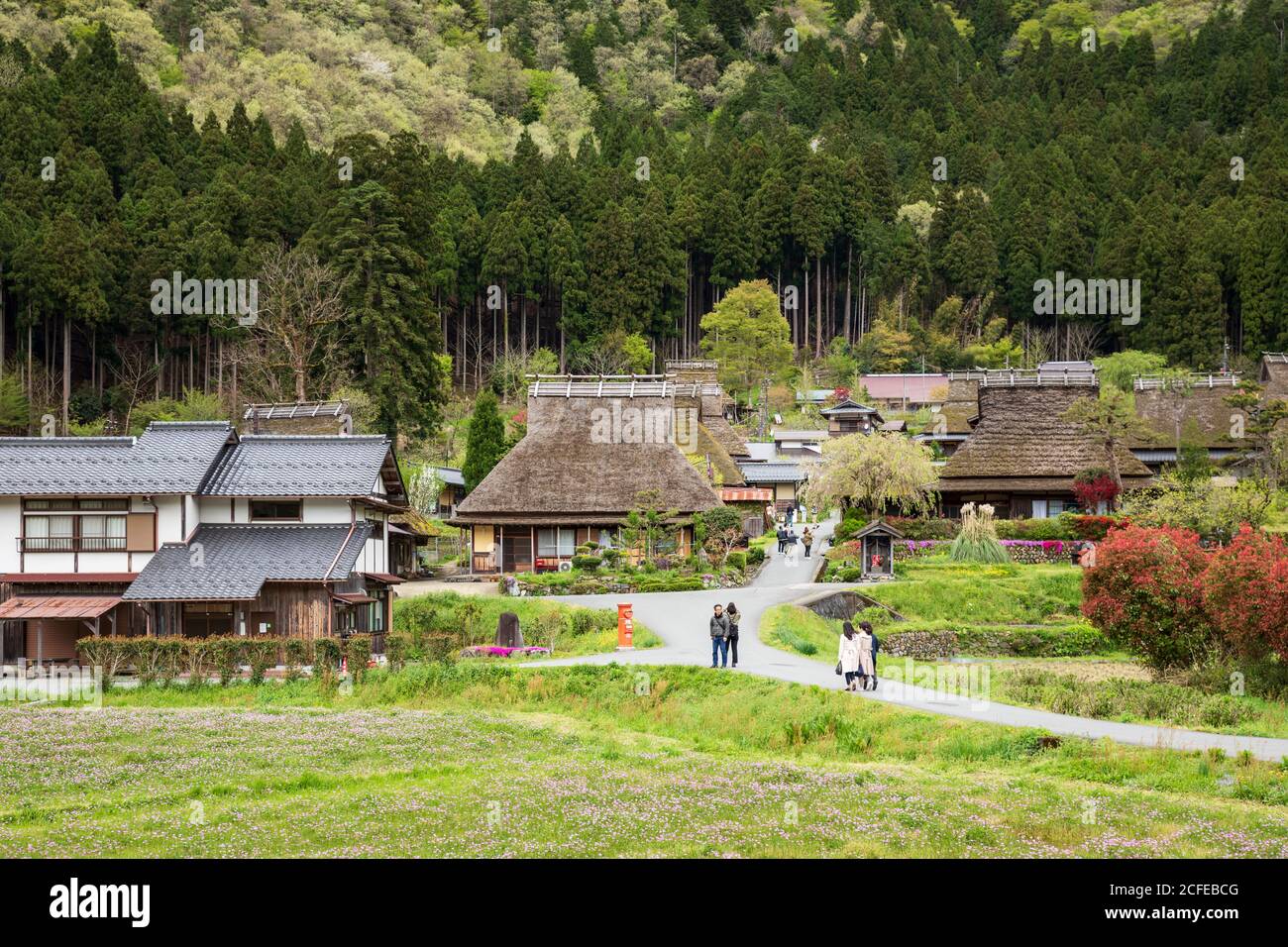 Few small groups of people hi-res stock photography and images - Alamy