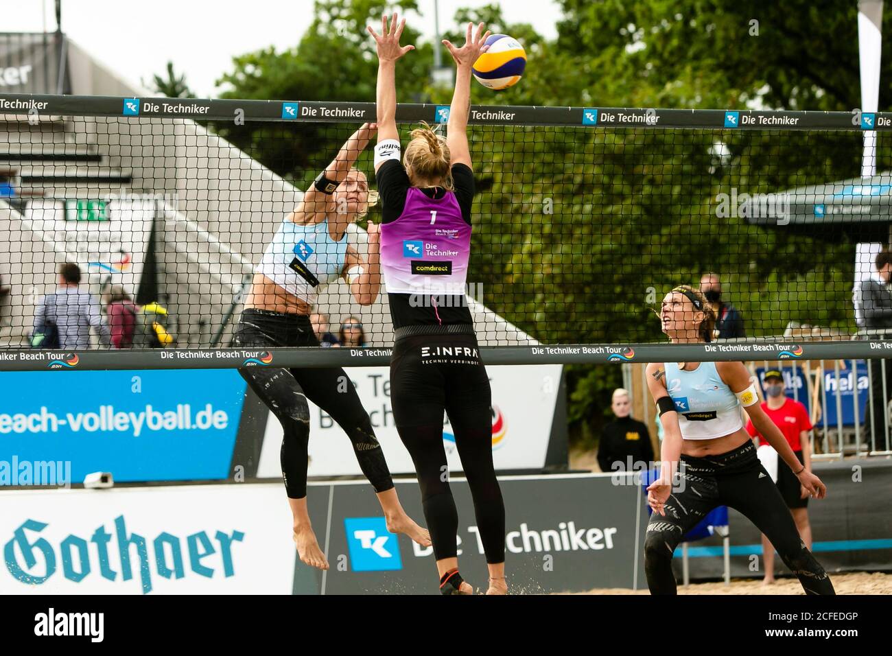 Timmendorfer Strand, Germany. 05th Sep, 2020. Laura Ludwig (l, Hamburg ...