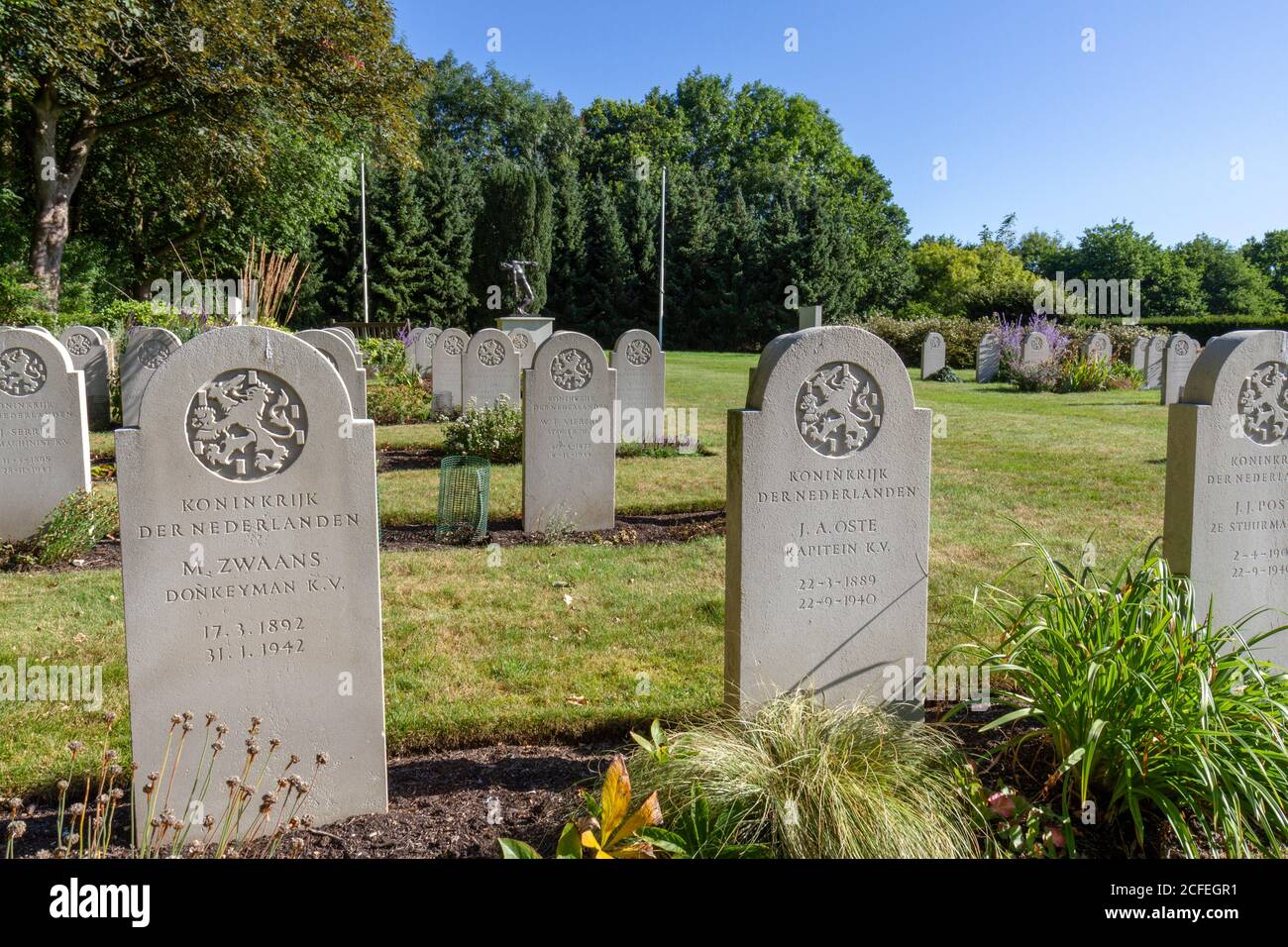 The Mill Hill Dutch War Cemetery, Mill Hill, UK Stock Photo - Alamy