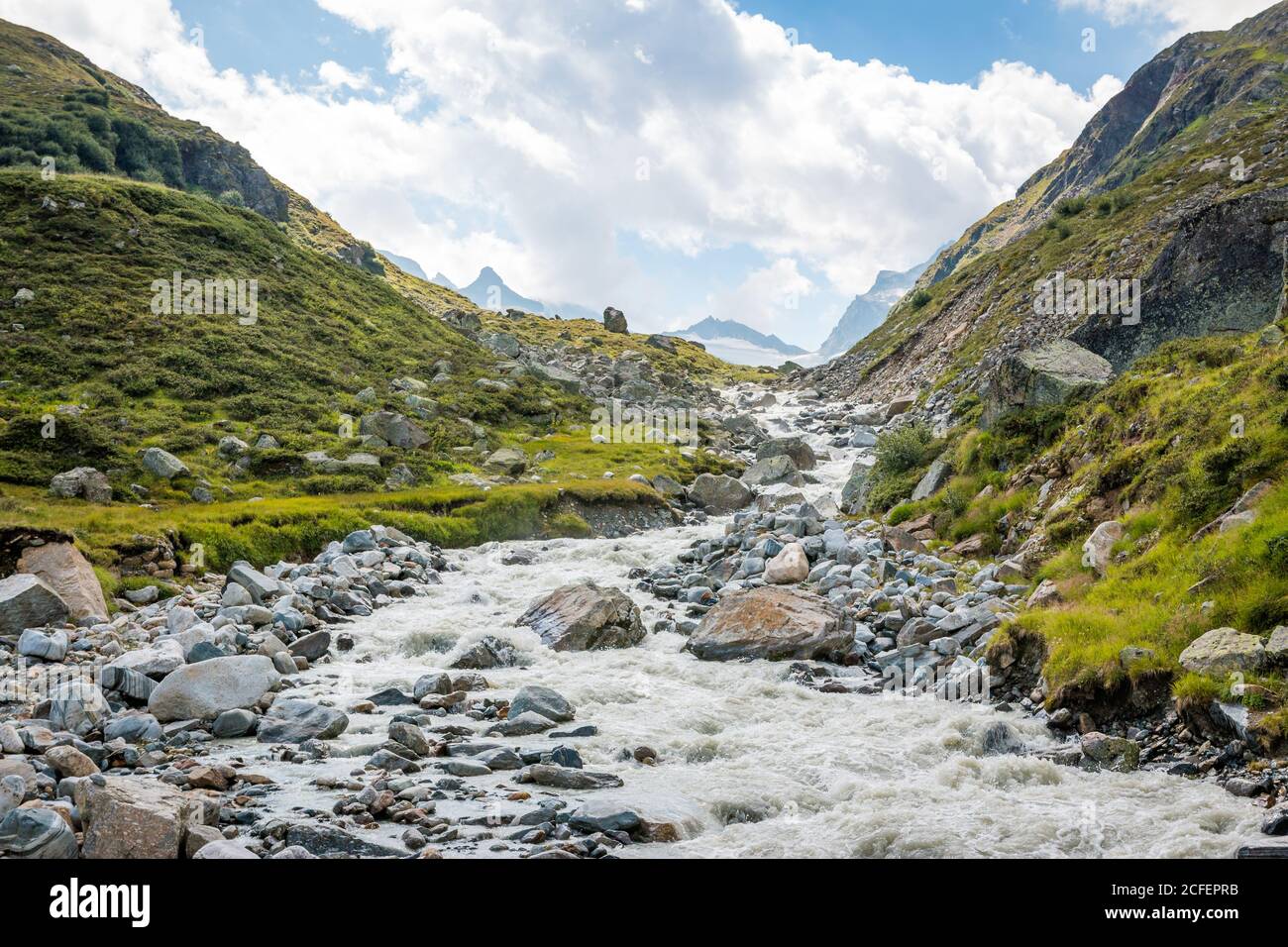 Narrow valley hi-res stock photography and images - Alamy