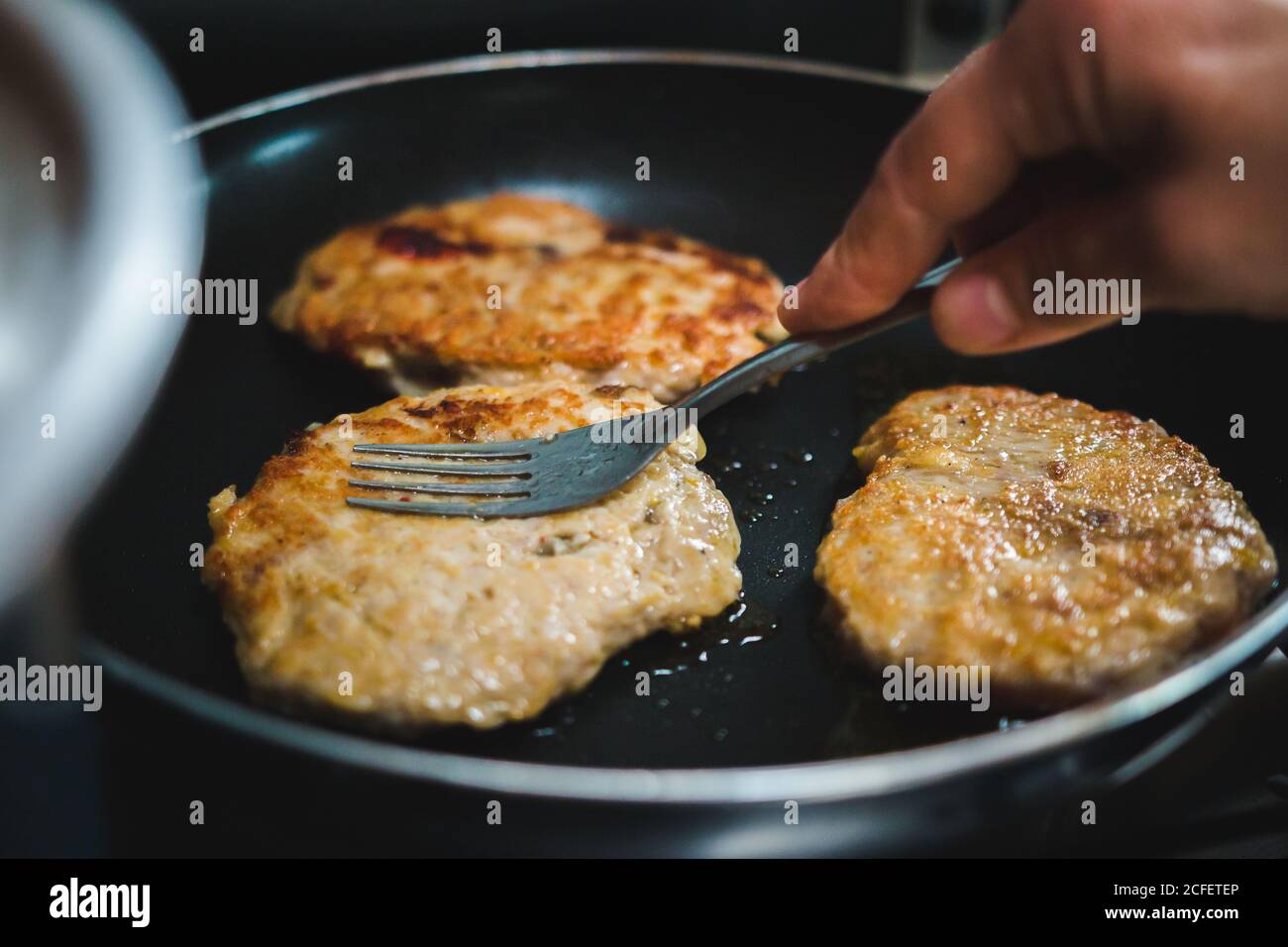Skillet ground meat hand hi-res stock photography and images - Alamy