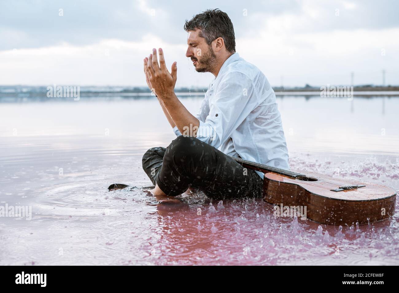 Throwing water hi-res stock photography and images - Alamy