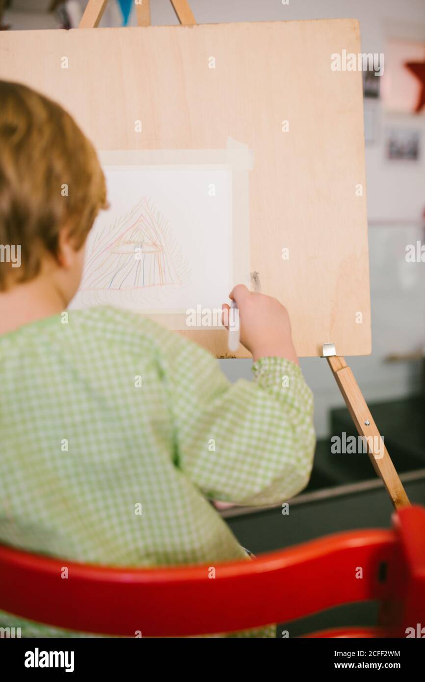 Back view boy drawing picture hi-res stock photography and images - Alamy