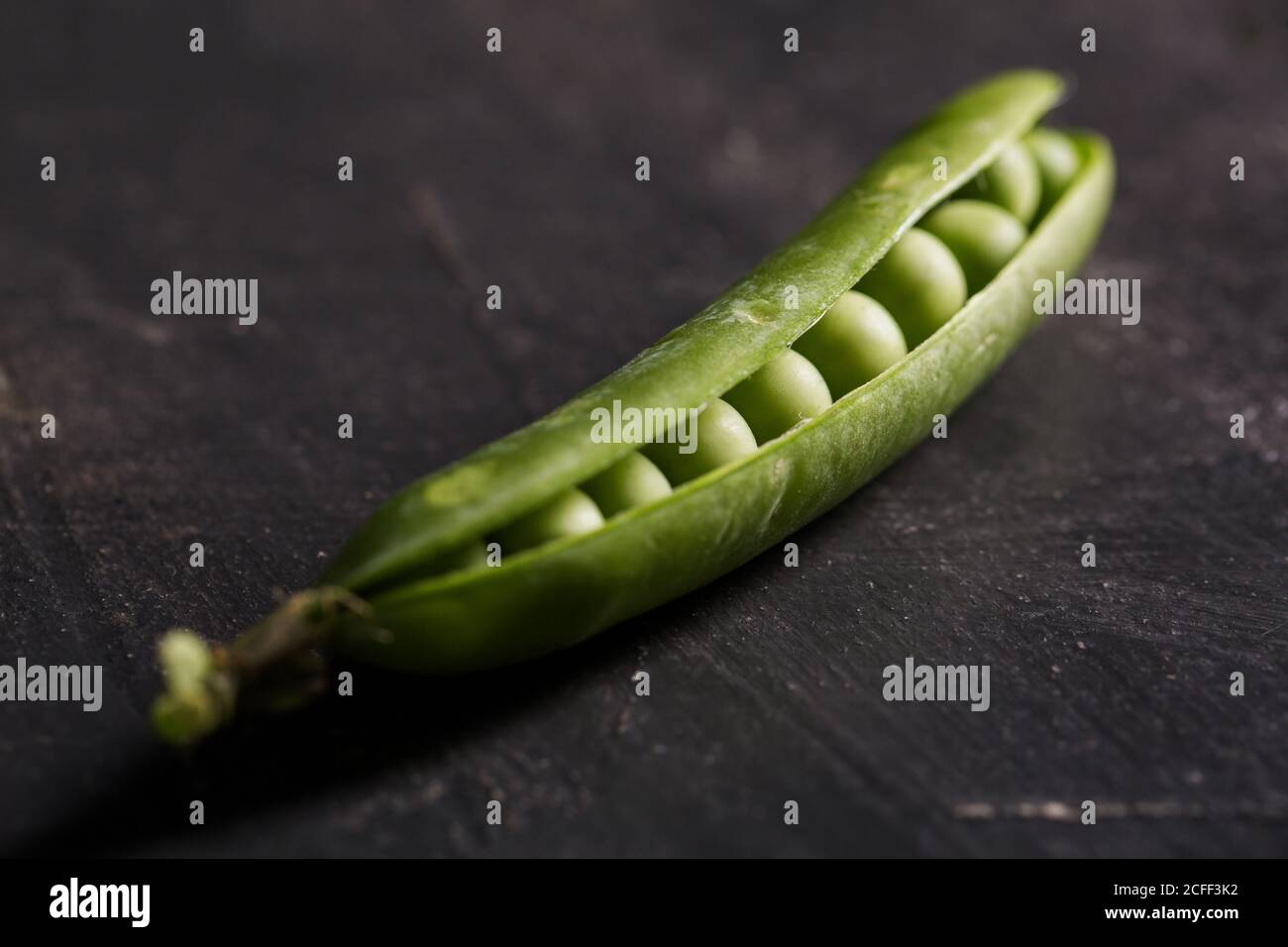 Pile of peeled green peas hi-res stock photography and images - Alamy