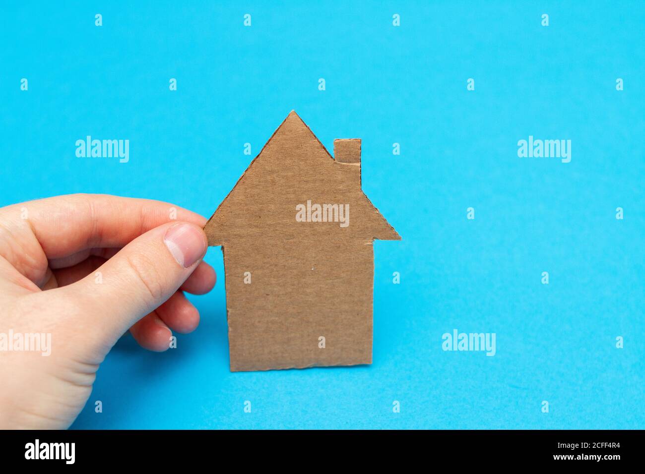 Cardboard house hi-res stock photography and images - Alamy
