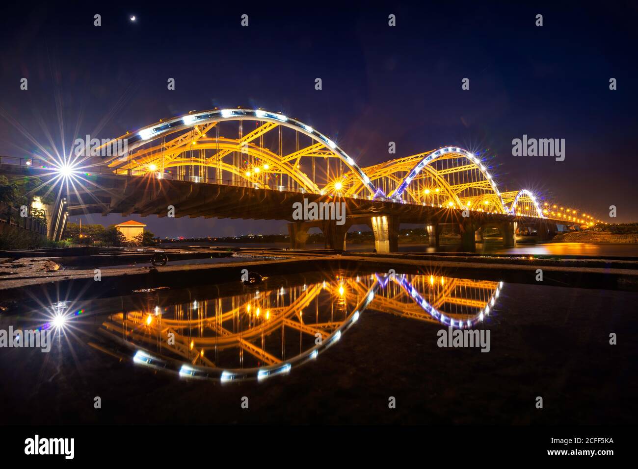 Dong ha bridge hi-res stock photography and images - Alamy